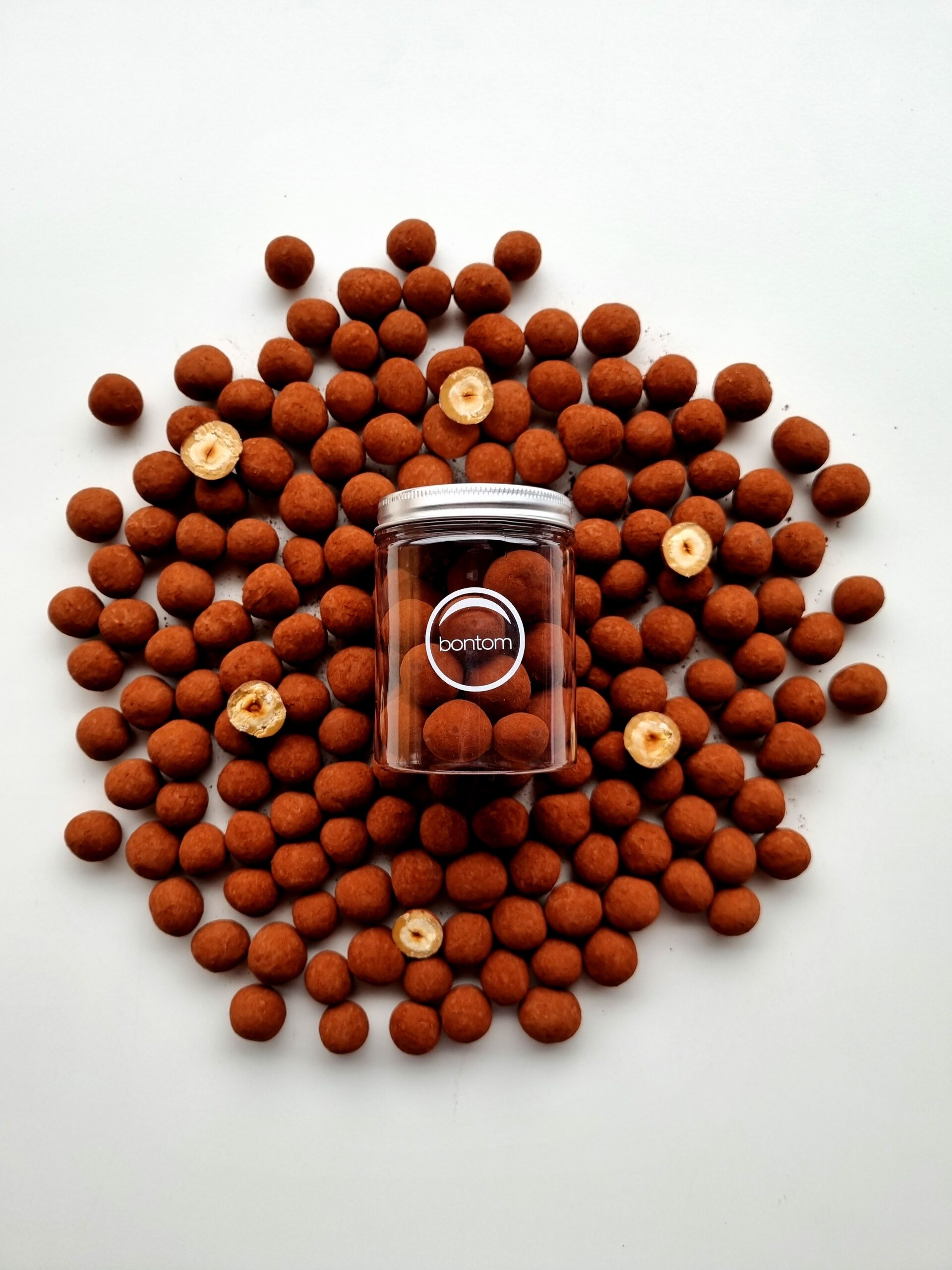 Gekarameliseerde Hazelnoten in Blonde Chocolade • Bontom